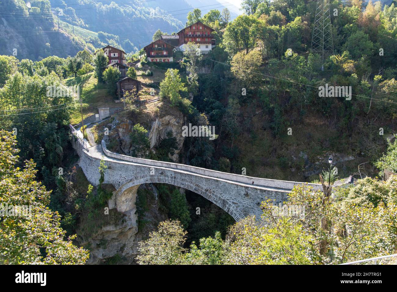 Semi circular arch of bridge hi-res stock photography and images - Alamy