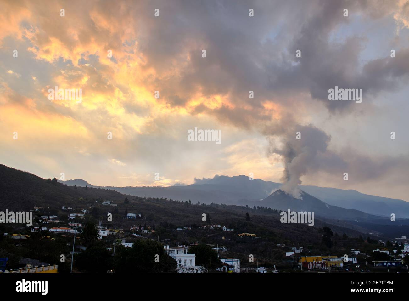 Sunrise in the town of El Paso, from where you can see the eruption of ...