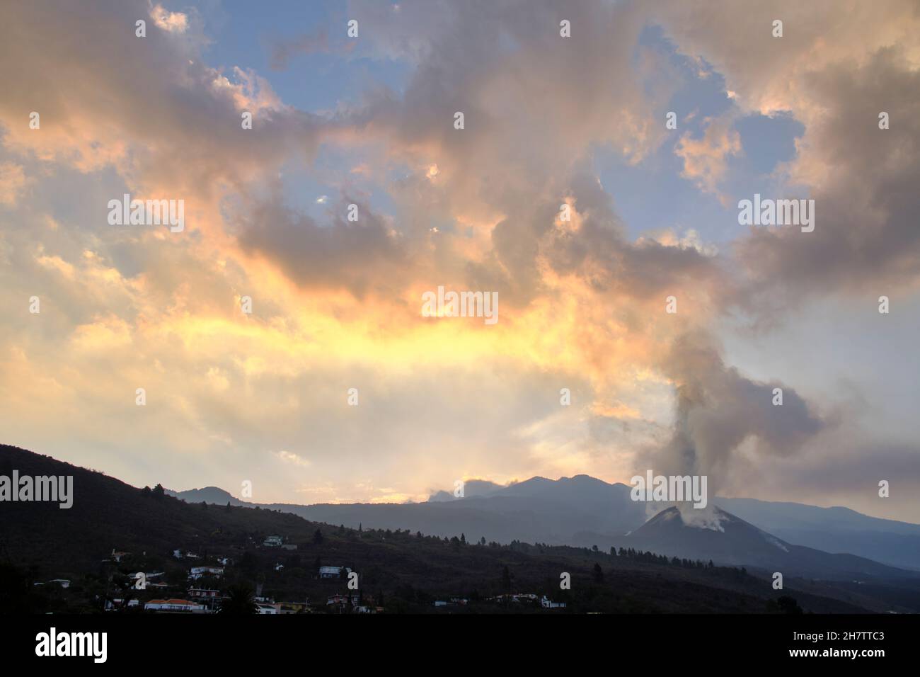 Sunrise in the town of El Paso, from where you can see the eruption of ...