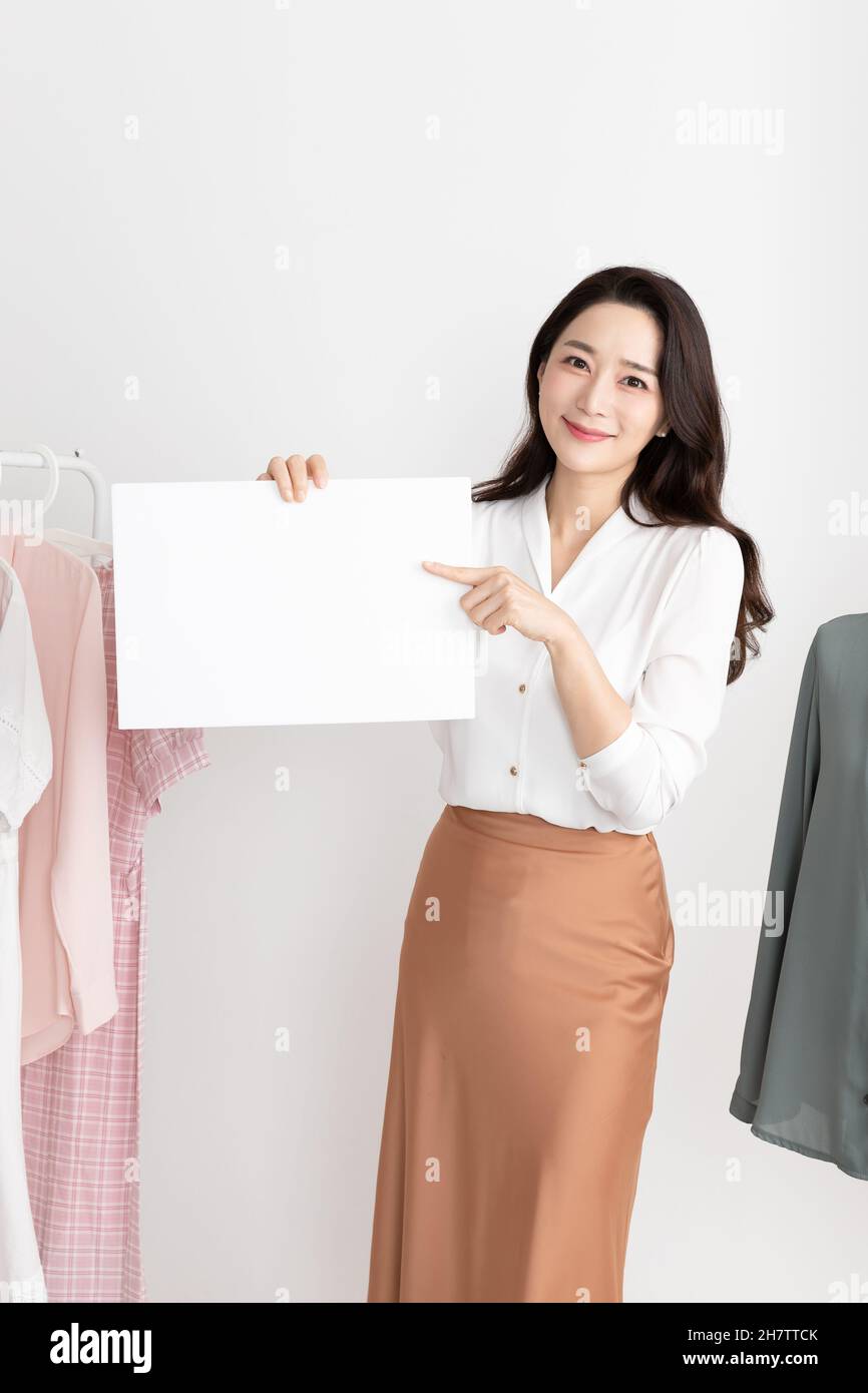 Asian korean woman shopping host hi-res stock photography and images ...