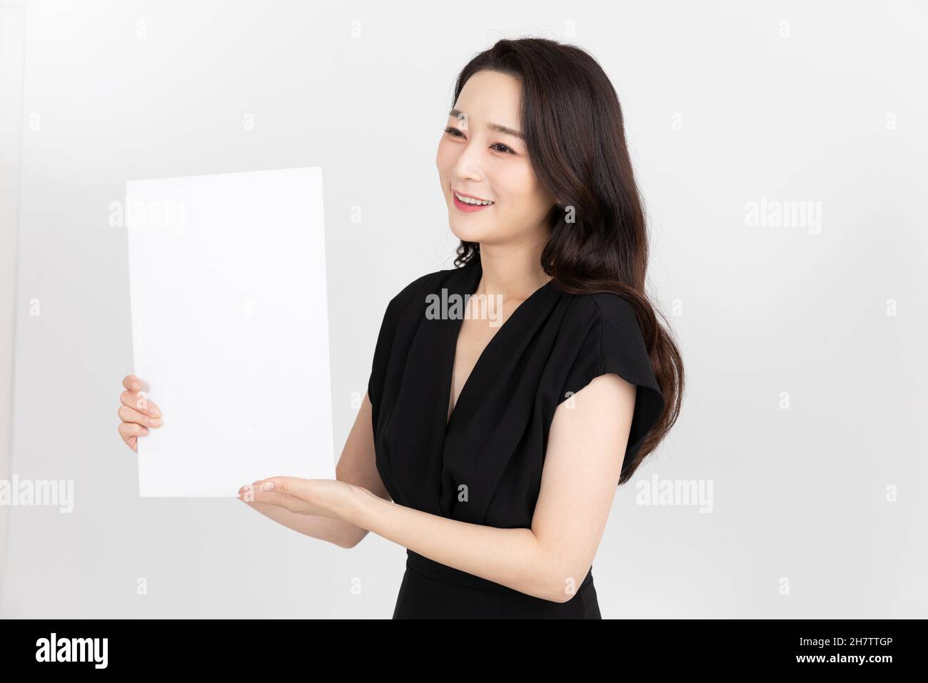 Asian korean woman shopping host hi-res stock photography and images ...