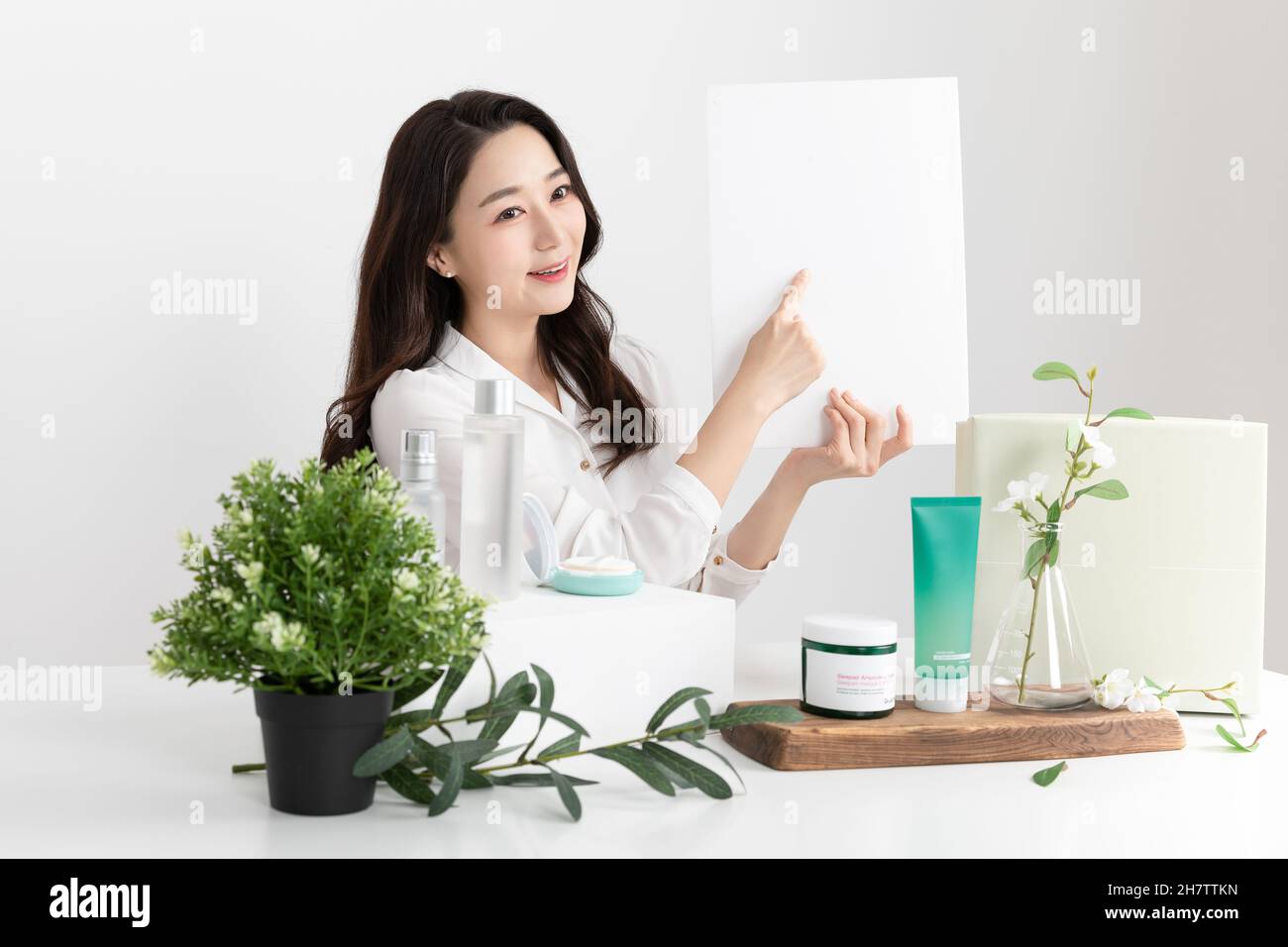 Asian korean woman shopping host hi-res stock photography and images ...