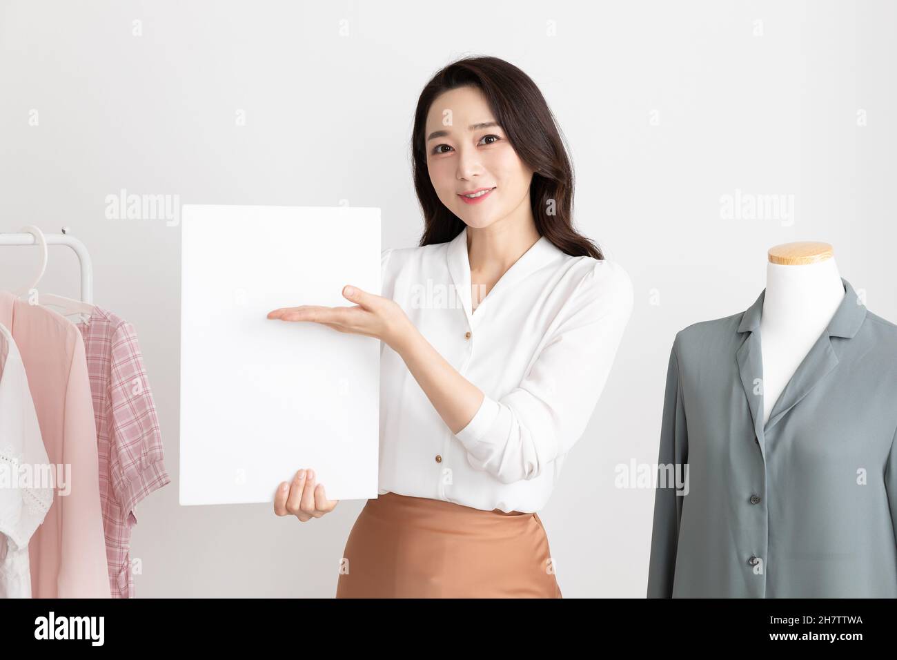 Asian korean woman shopping host hi-res stock photography and images ...