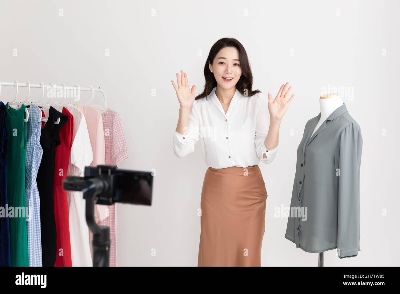 Asian korean woman shopping host hi-res stock photography and images ...