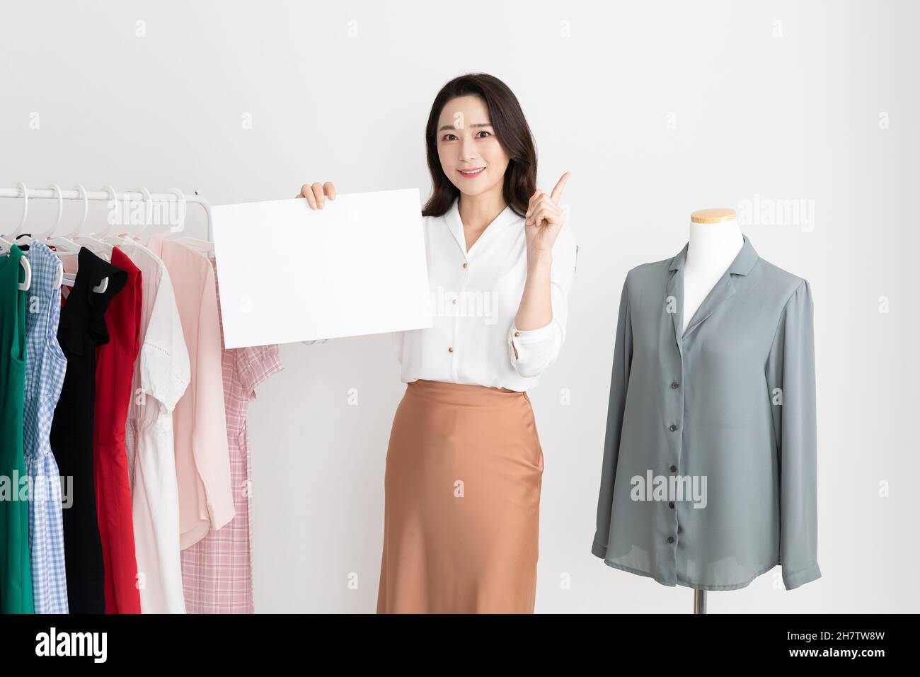 Asian korean woman shopping host hi-res stock photography and images ...