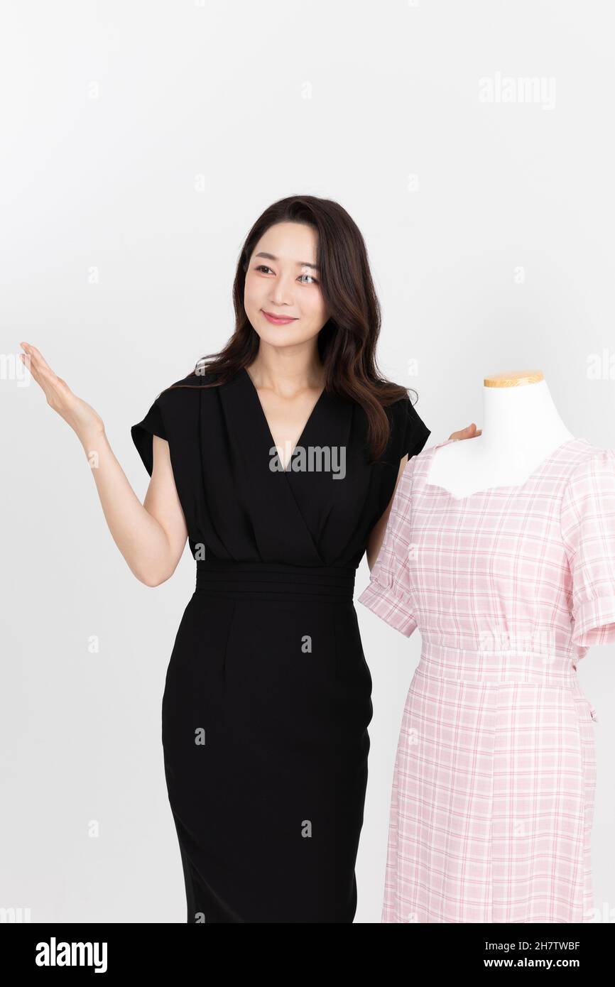 Asian korean woman shopping host hi-res stock photography and images ...
