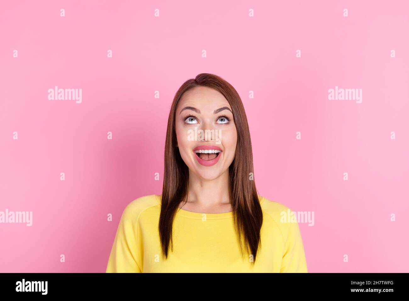 Photo portrait girl wearing yellow pullover staring amazed up blank ...
