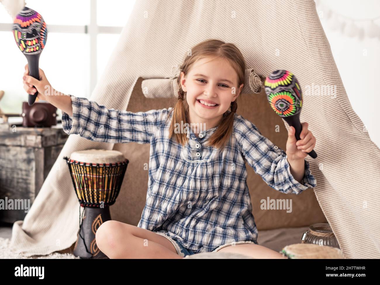 Maraca bongo drum hi-res stock photography and images - Alamy