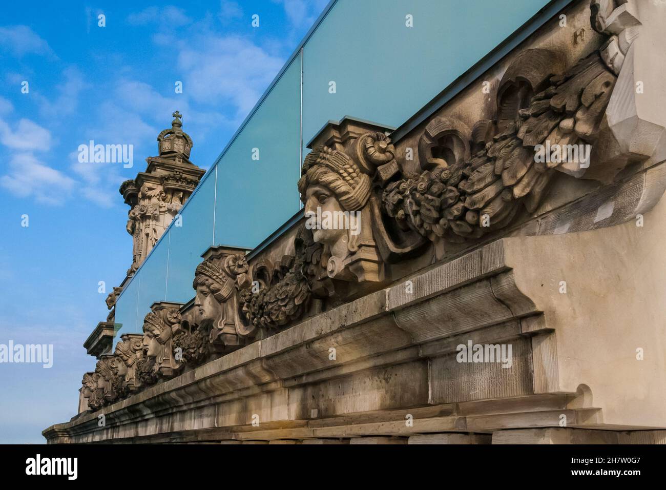 Sculpture reichstag hi-res stock photography and images - Alamy