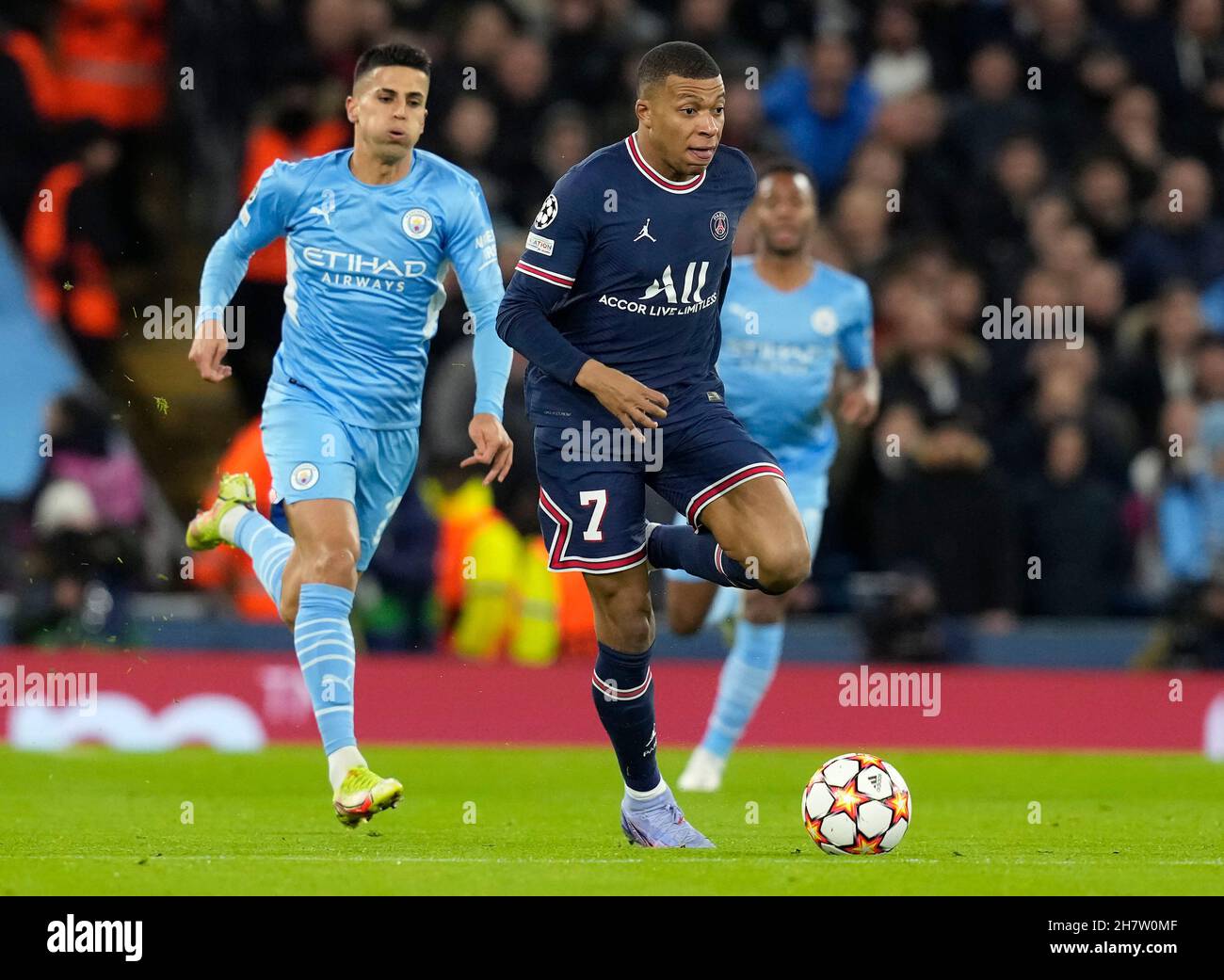 Joao cancelo champions league paris saint germain hi-res stock ...