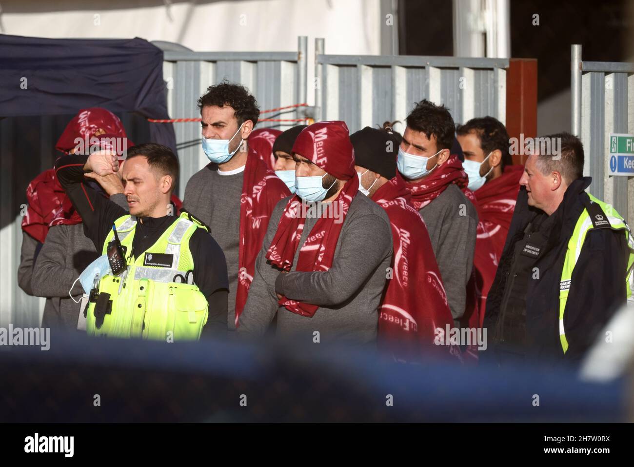 Migrants arriving in britain hi-res stock photography and images - Alamy