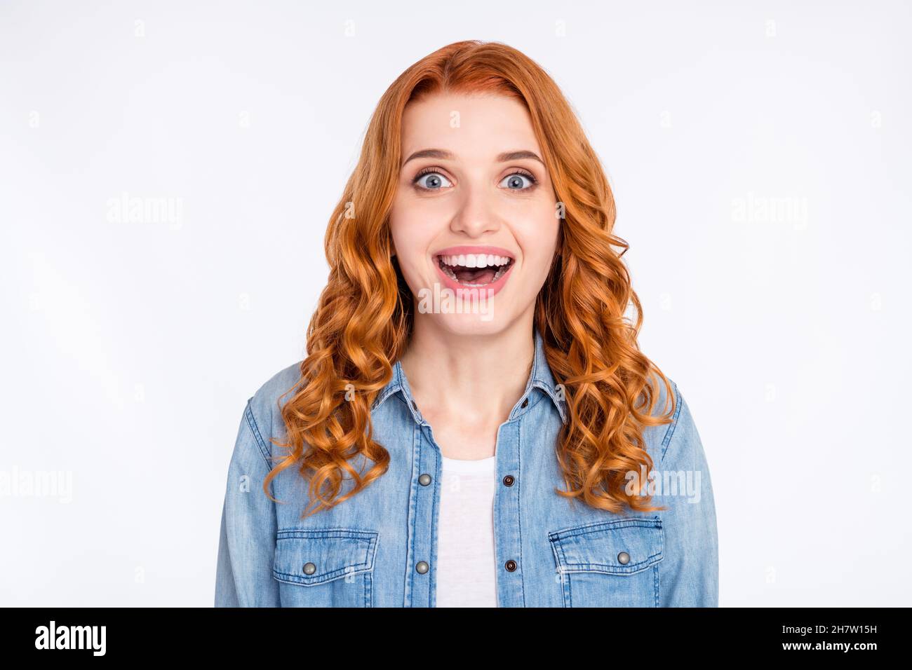 Photo of attractive young woman amazed face shocked unexpected sale ...