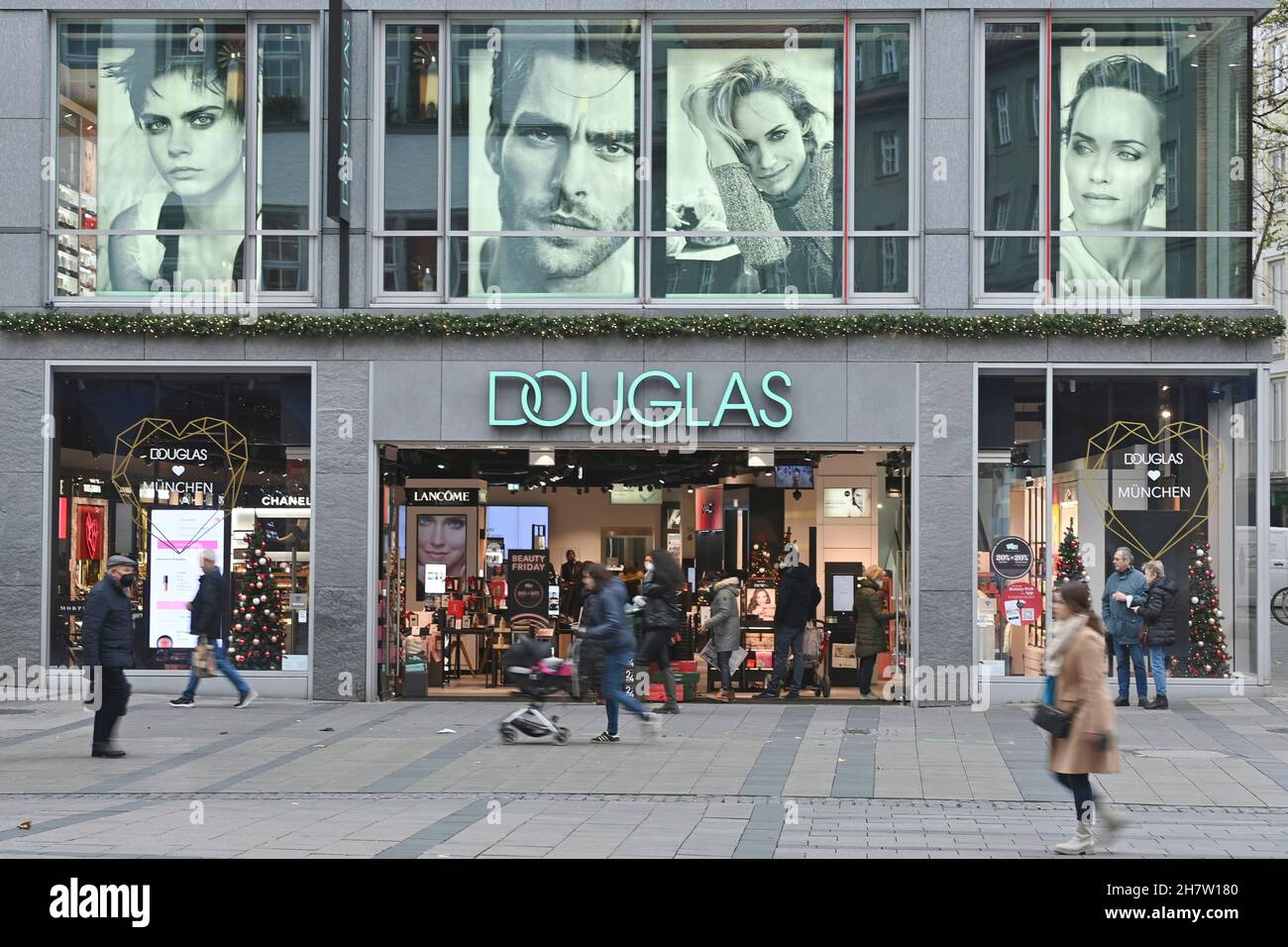 Munich, Deutschland. 24th Nov, 2021. Douglas branch in the pedestrian ...
