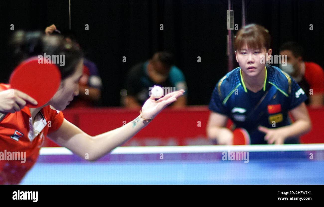 Houston. 24th Nov, 2021. Chen Xingtong (R) competes during the women's ...