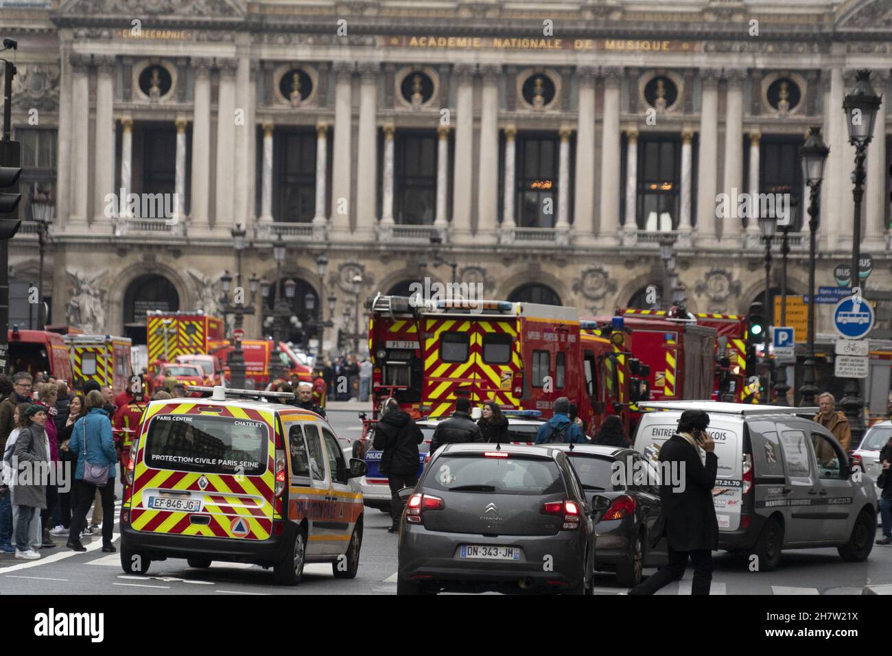 PARIS, FRANCE - NOVEMBER 20 2021 - Big fire near Opera Garnier, lot of ...