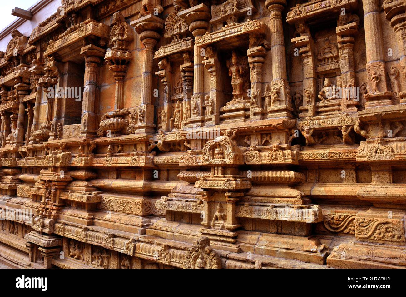 Srirangam temple wall hi-res stock photography and images - Alamy