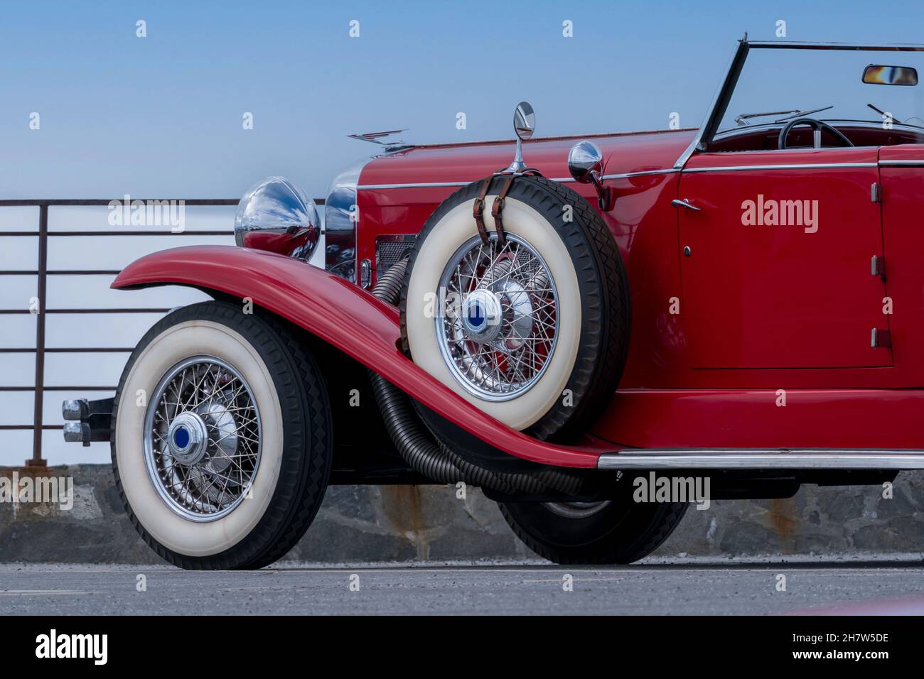 Old red vintage car hi-res stock photography and images - Alamy