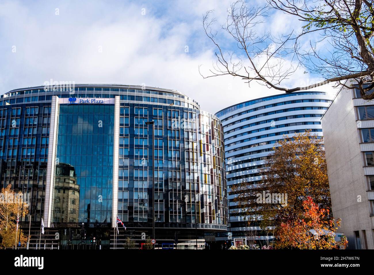 Urbanest westminster bridge building hi-res stock photography and ...