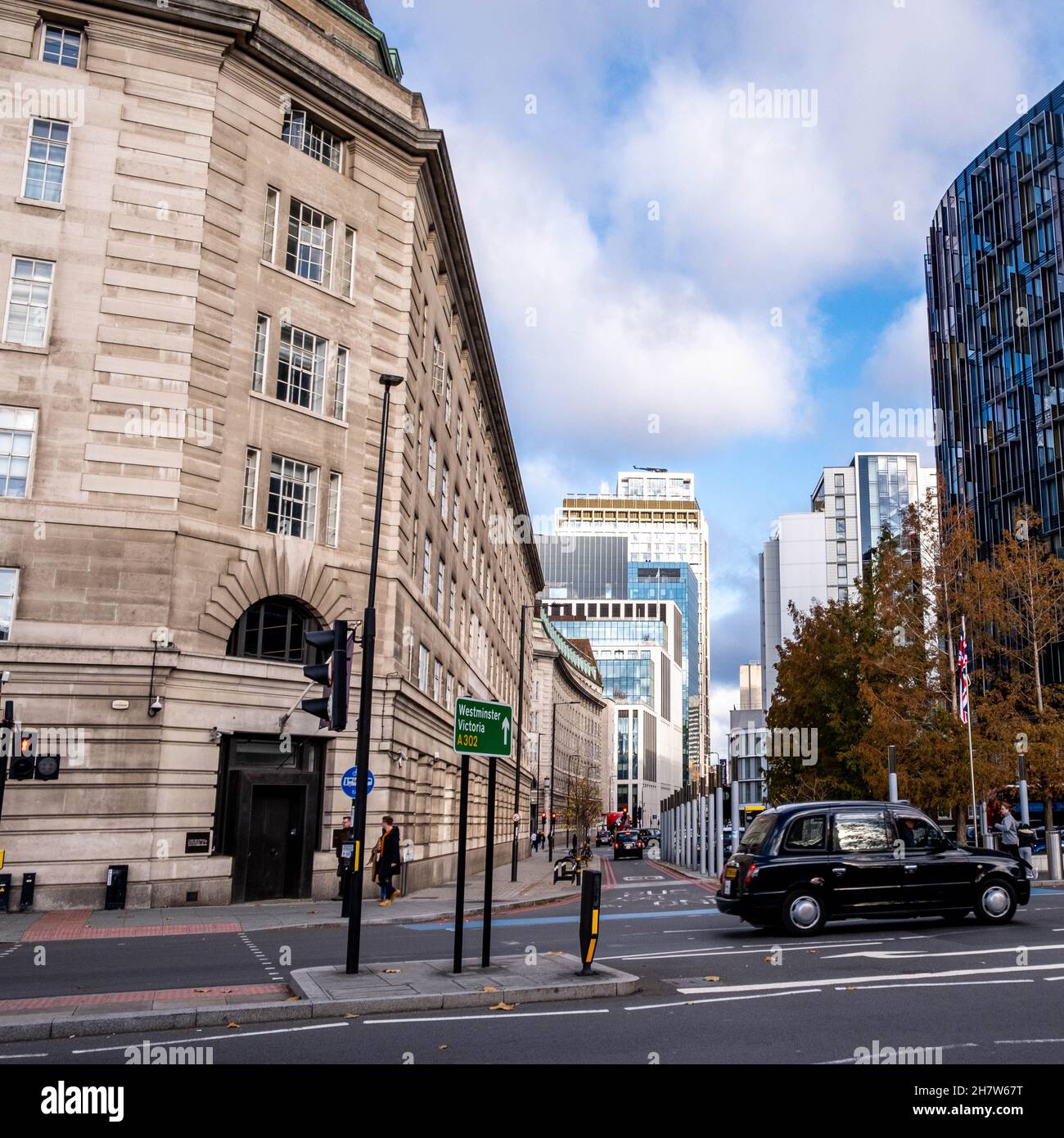 Old high rise building tall hi-res stock photography and images - Alamy