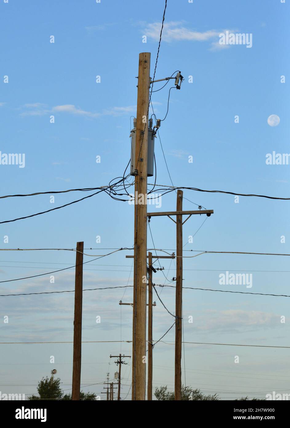 Electric transformer hi-res stock photography and images - Alamy