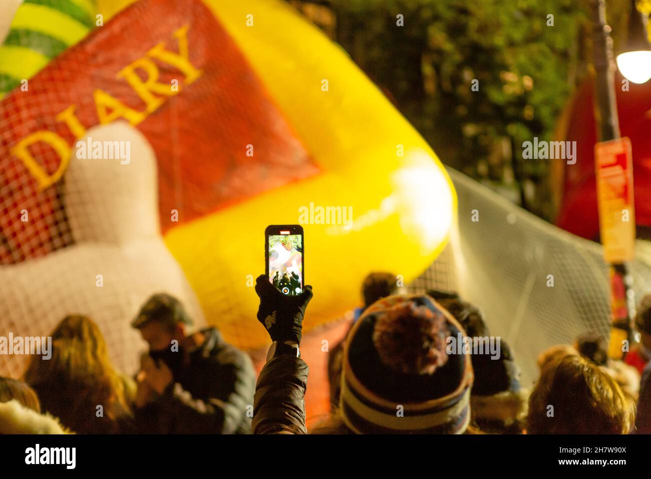 New York, NY - 24 November 2021. Crowds throng to the Macy’s ...