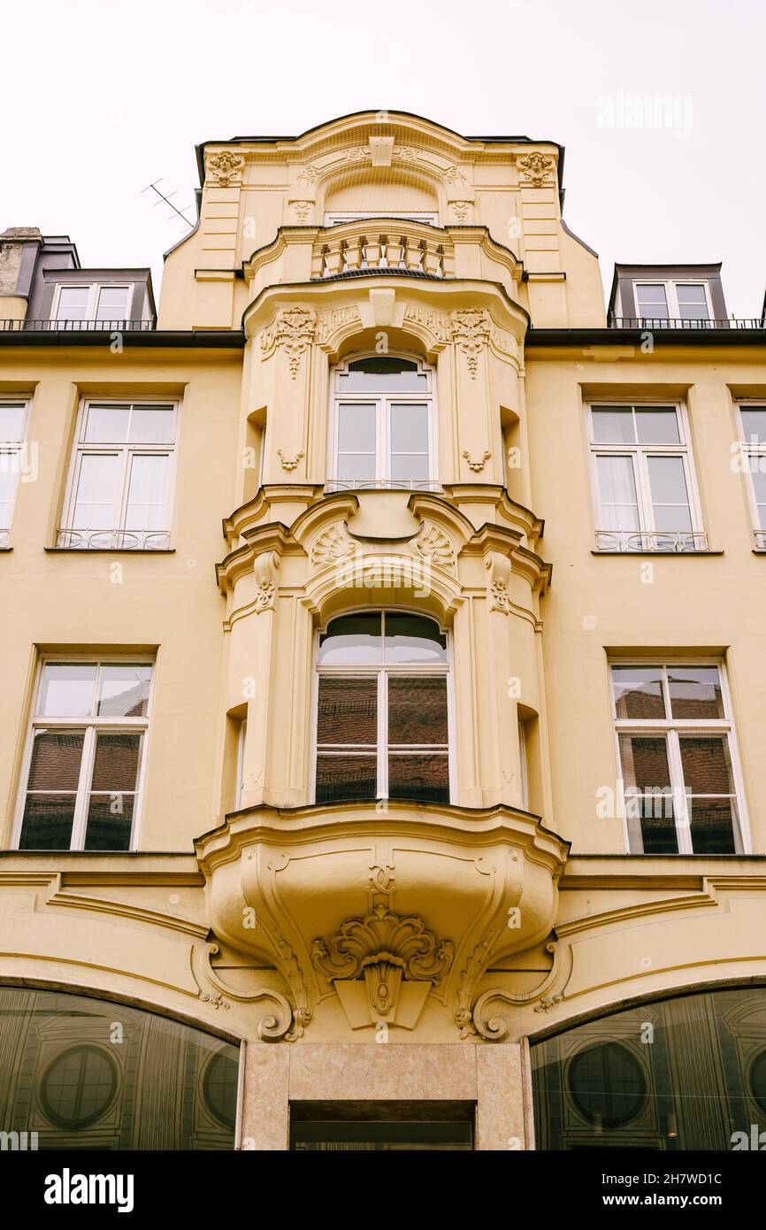 Facade munich opera house hi-res stock photography and images - Alamy