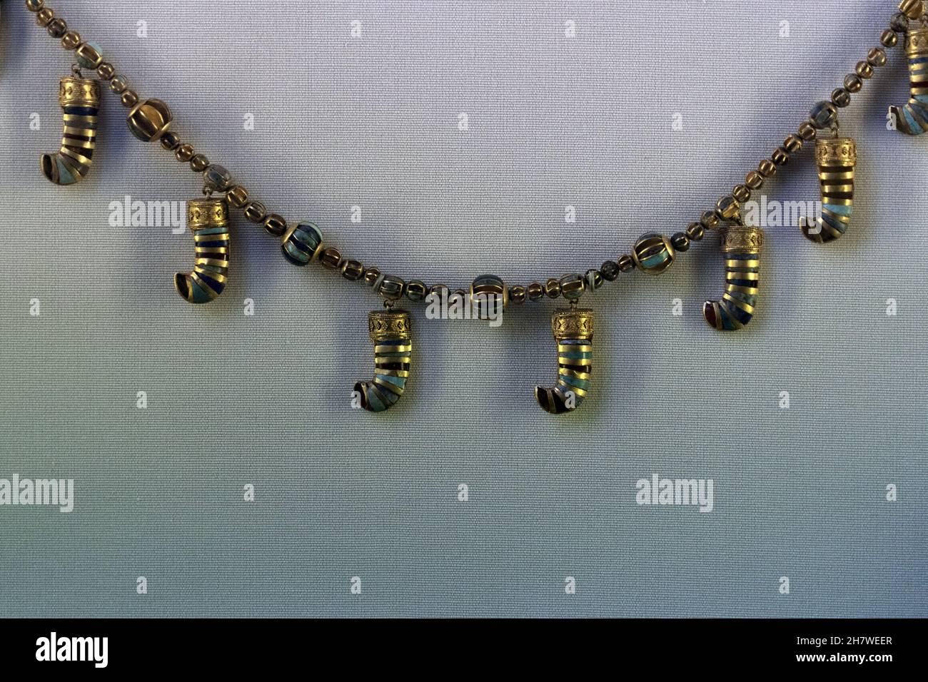 Ancient persia jewelry hi-res stock photography and images - Alamy