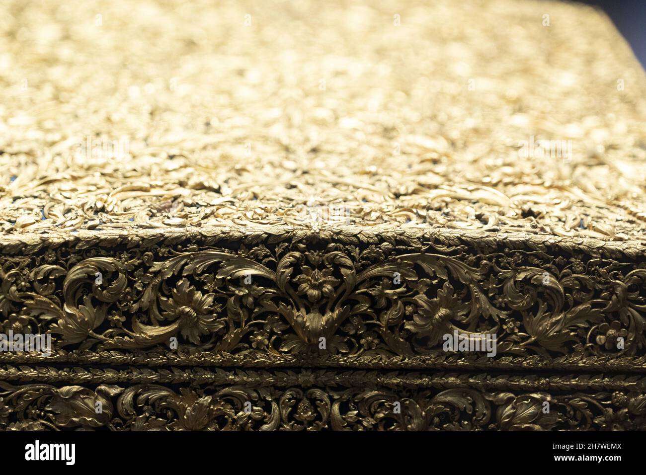 gold renaissance coffer treasure box chest Stock Photo - Alamy