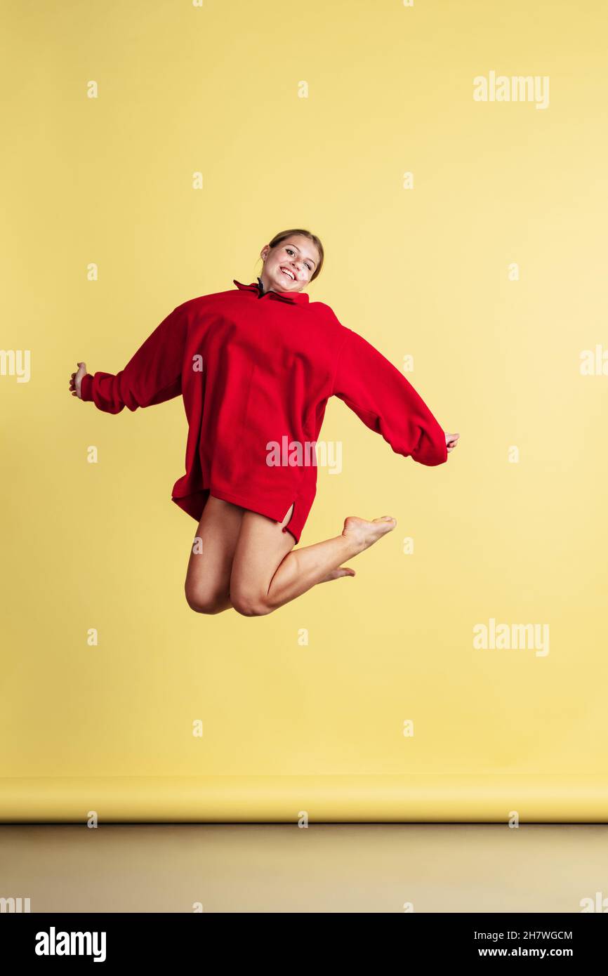 Red light jumping hi-res stock photography and images - Alamy