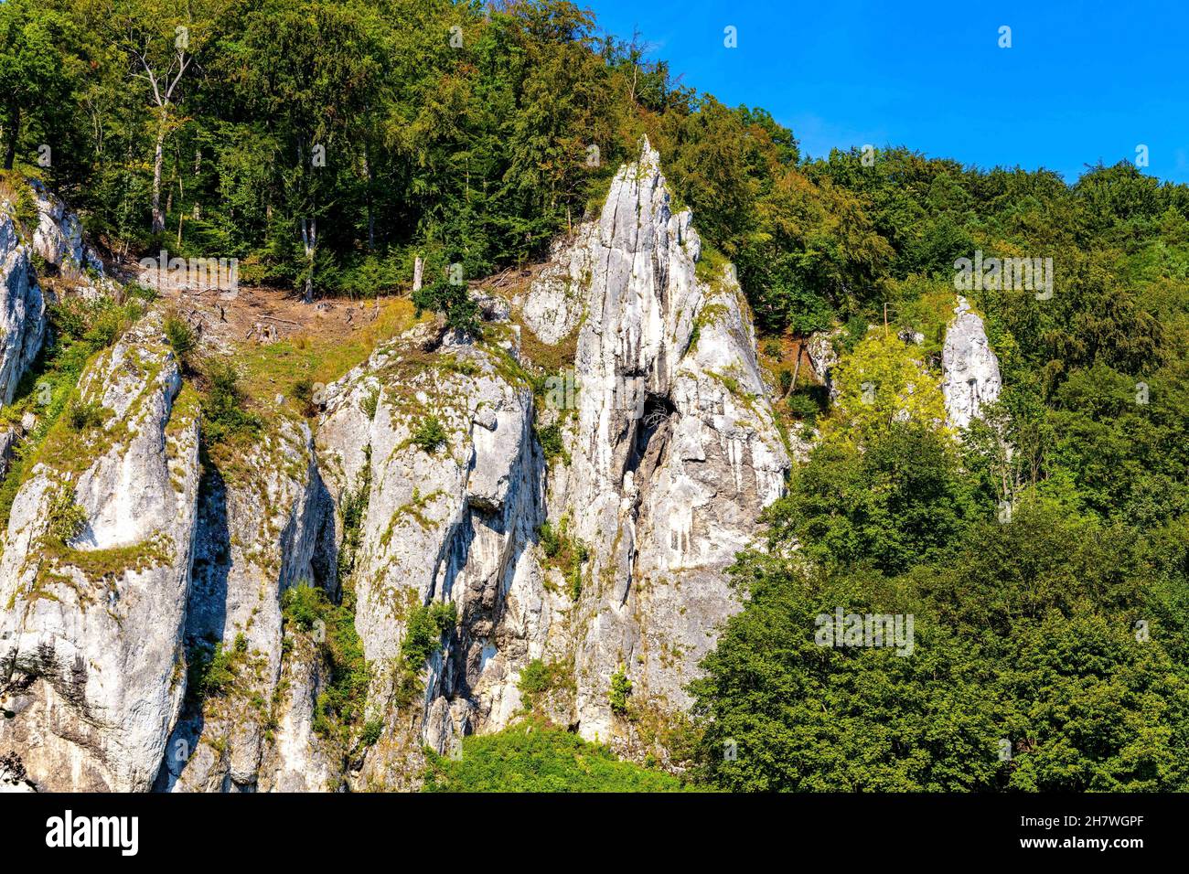 Crown rocks - Skaly Koronne - Jurassic limestone mountain massif with ...
