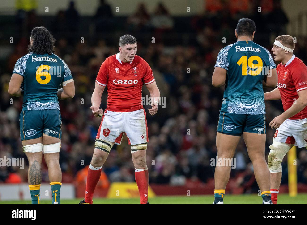 Rugby kick lineout hi-res stock photography and images - Alamy