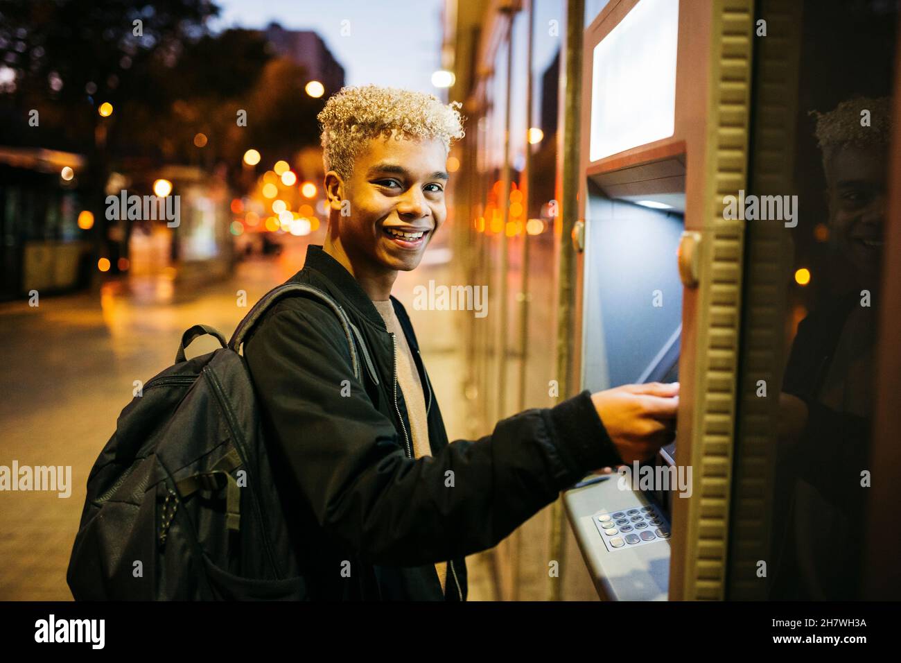 Bank cashier hi-res stock photography and images - Alamy