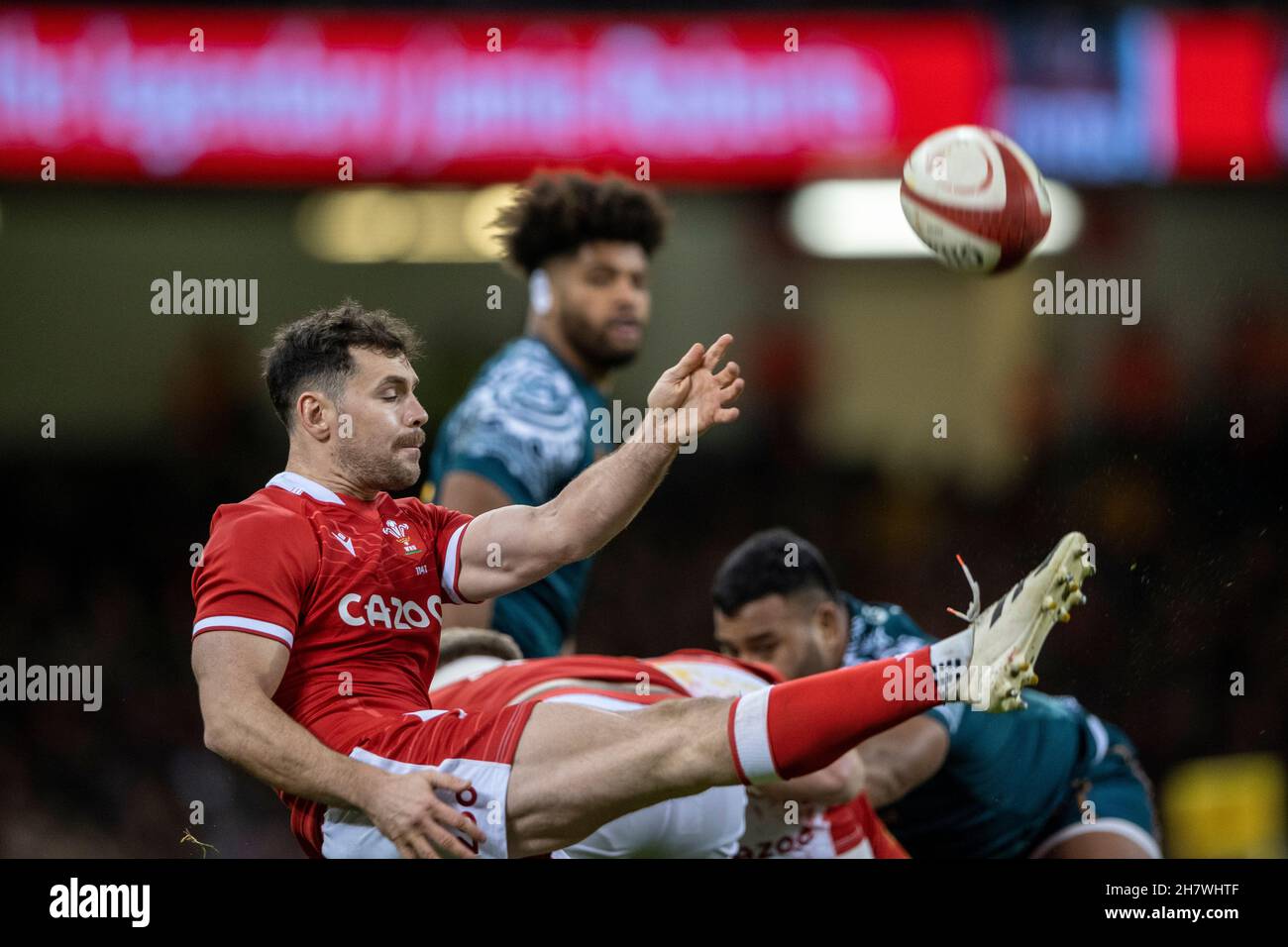 Action kicking sport rugby union hi-res stock photography and images ...