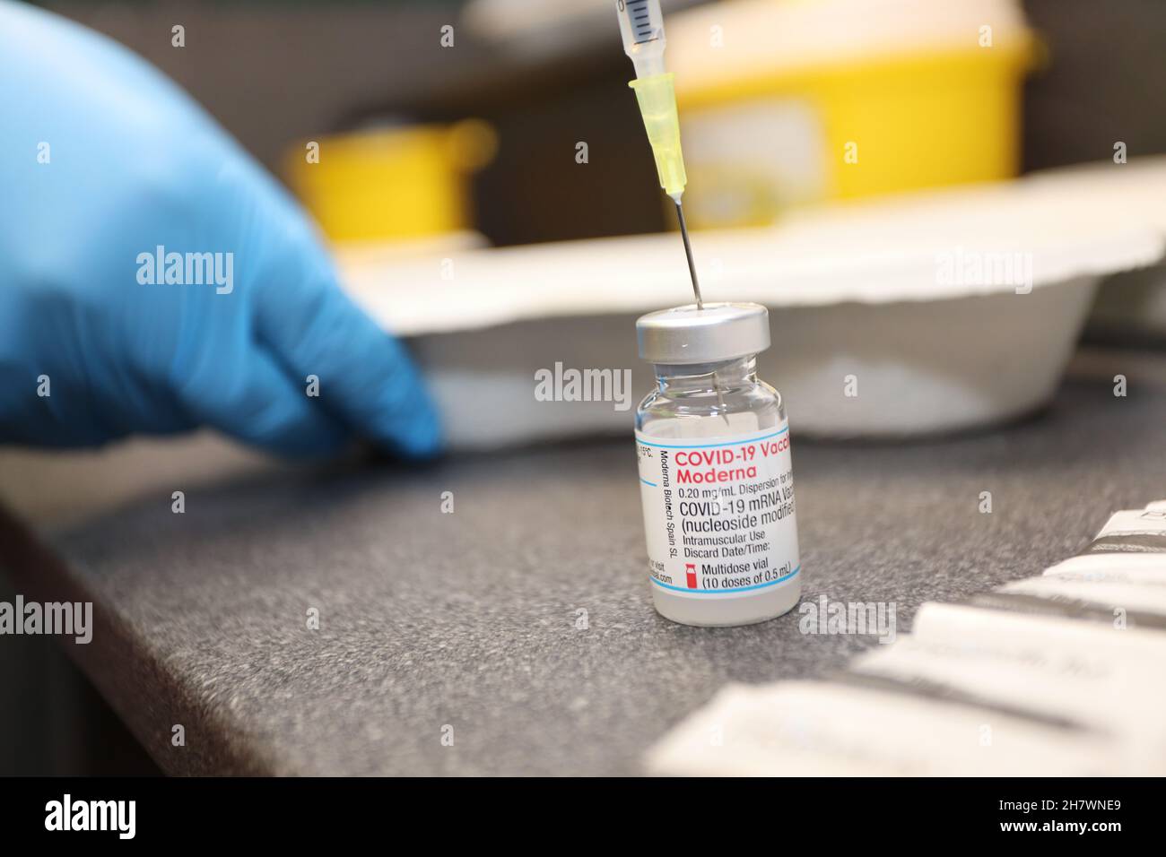 Vial of moderna vaccine hi-res stock photography and images - Alamy