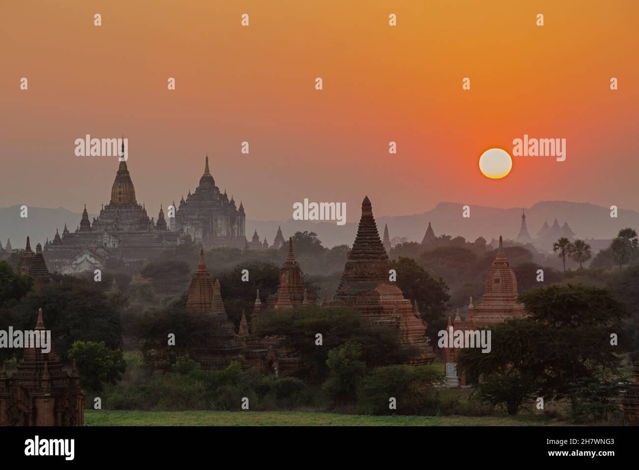 Sunset over the temples of Bagan Stock Photo - Alamy
