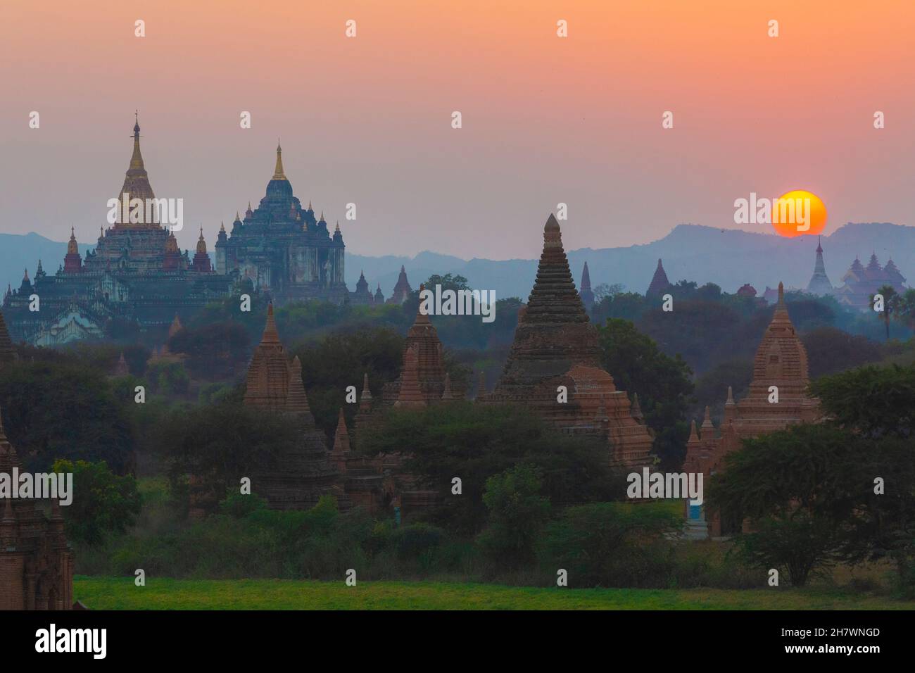 Sunset over the temples of Bagan Stock Photo - Alamy