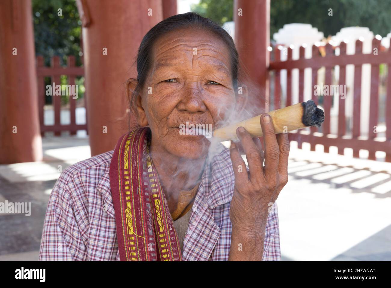 Old Woman smoking cigar inside Shwezigon Pagoda Stock Photo - Alamy