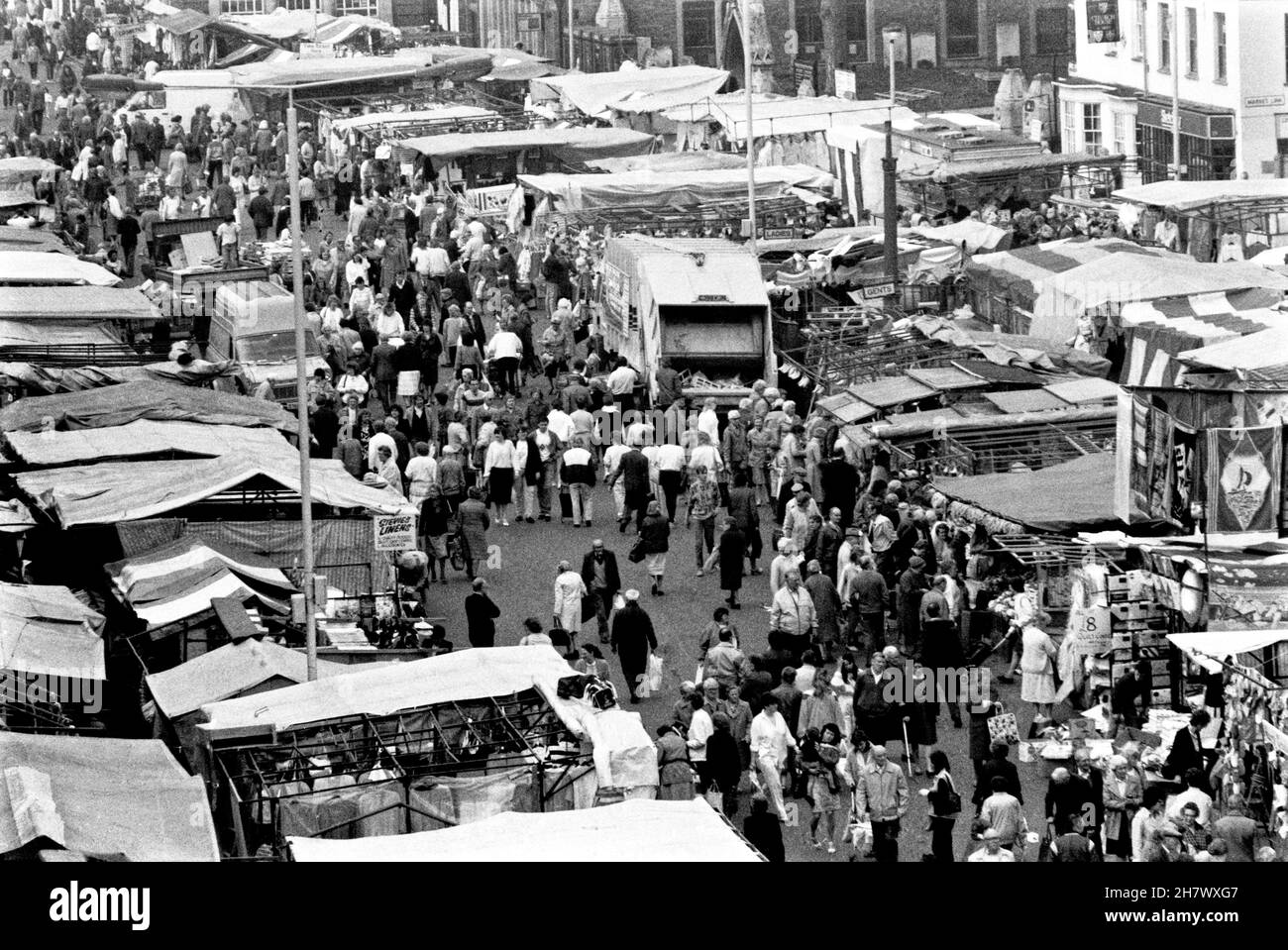 Market stall uk 1980s hi-res stock photography and images - Alamy