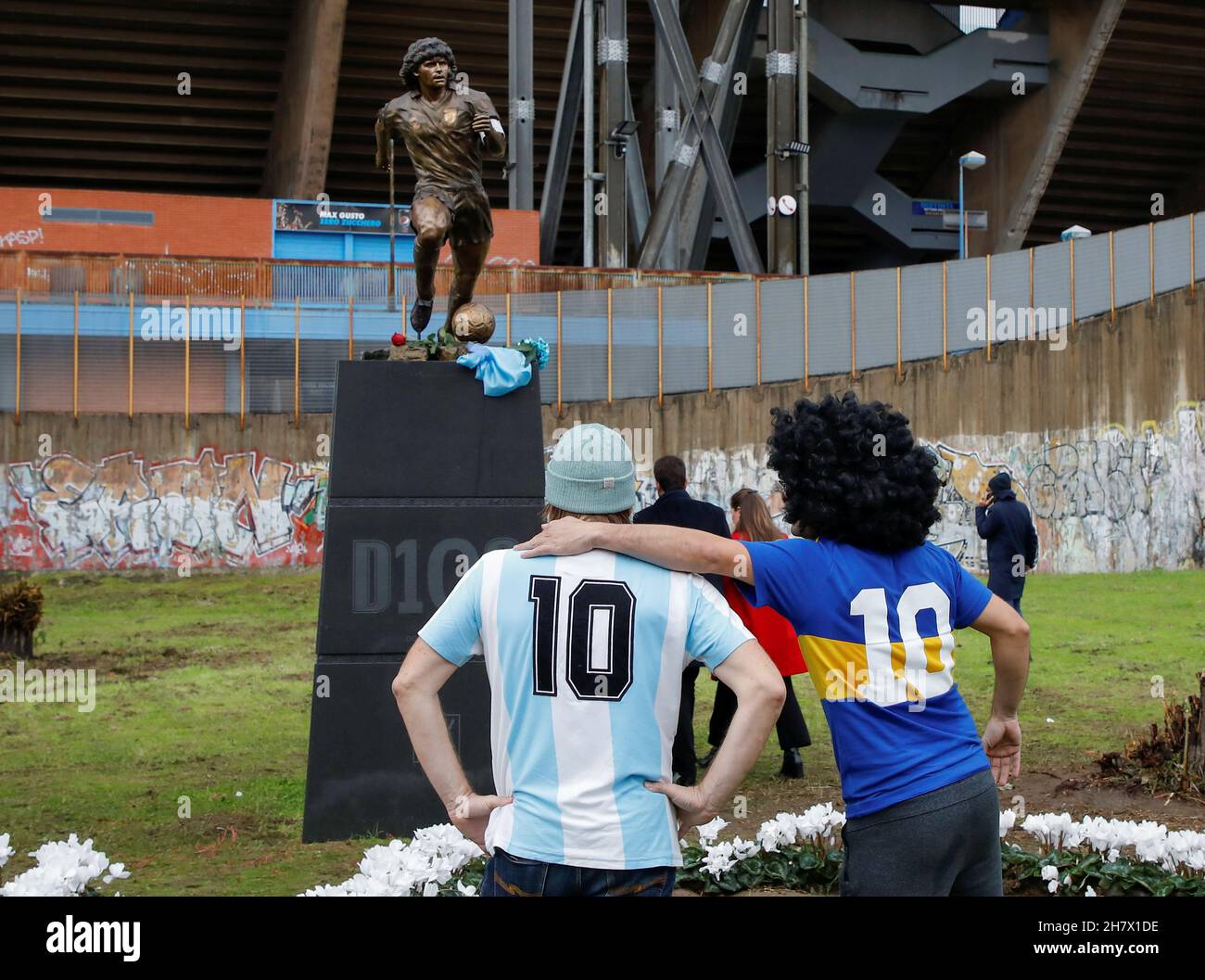 Statue de diego maradona hi-res stock photography and images - Alamy