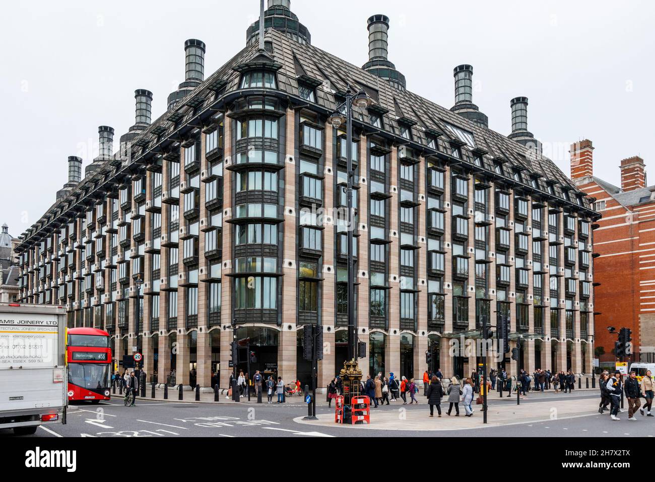 Portcullis house mp office block hi-res stock photography and images ...