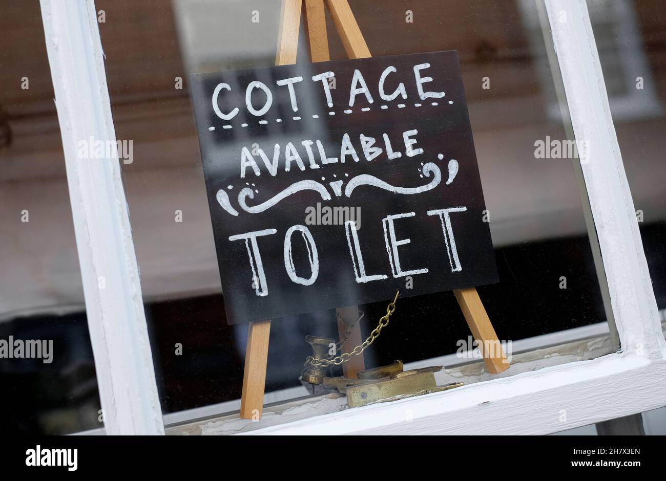 cottage available to let sign in house window, north norfolk, england ...
