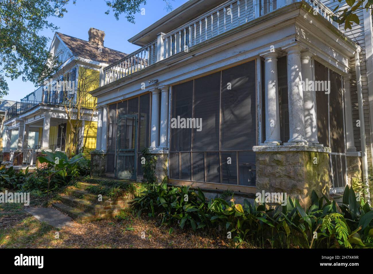 Shaded house hi-res stock photography and images - Alamy