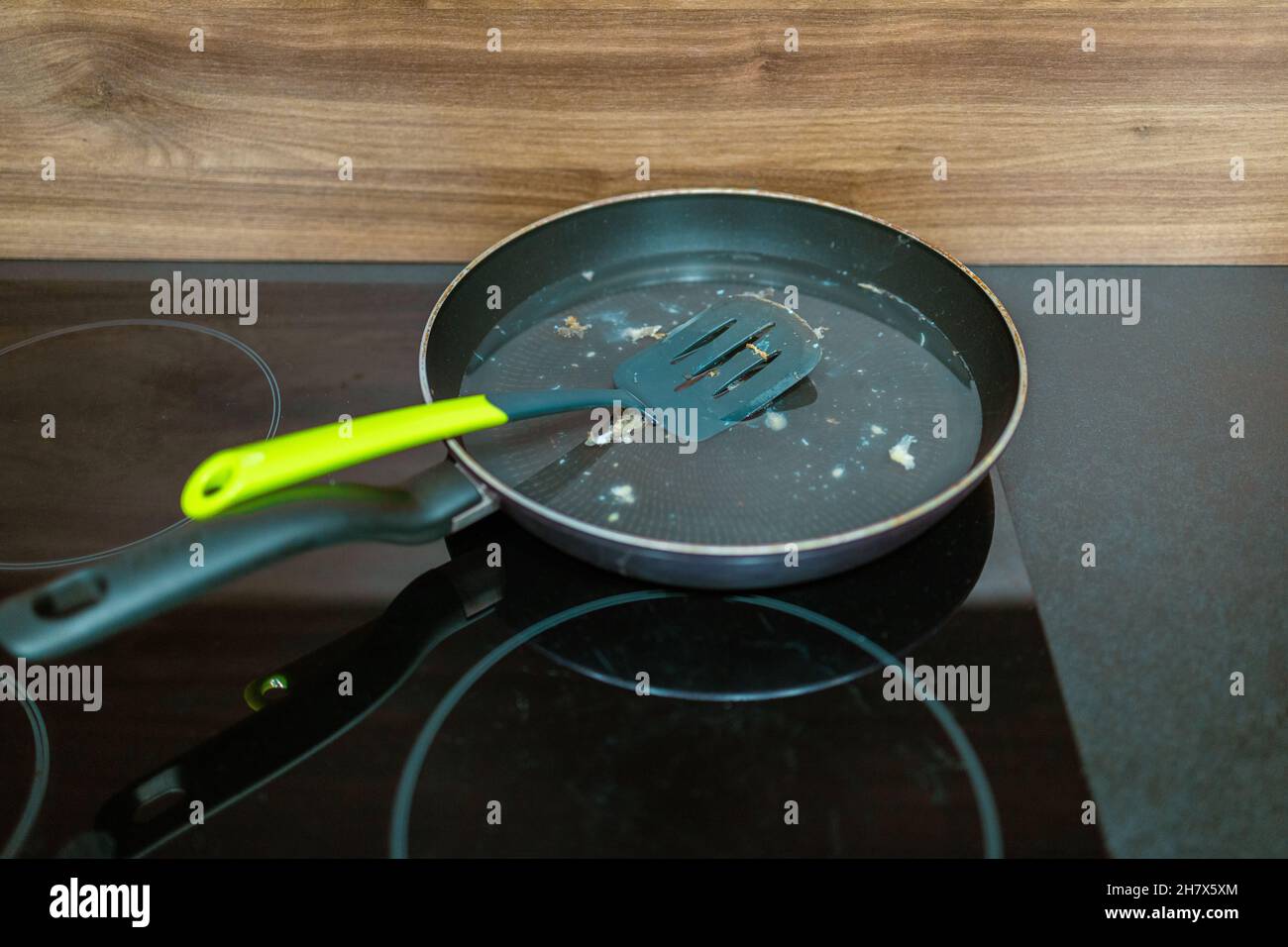 Empty pan sink hi-res stock photography and images - Alamy