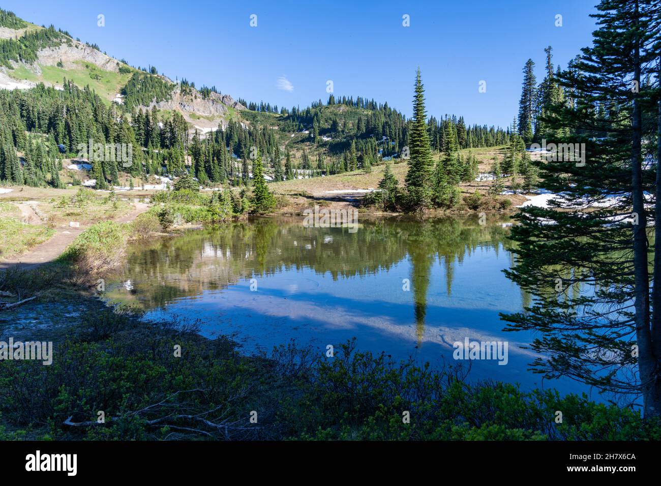 Tipsoo lake of mt rainier hi-res stock photography and images - Alamy
