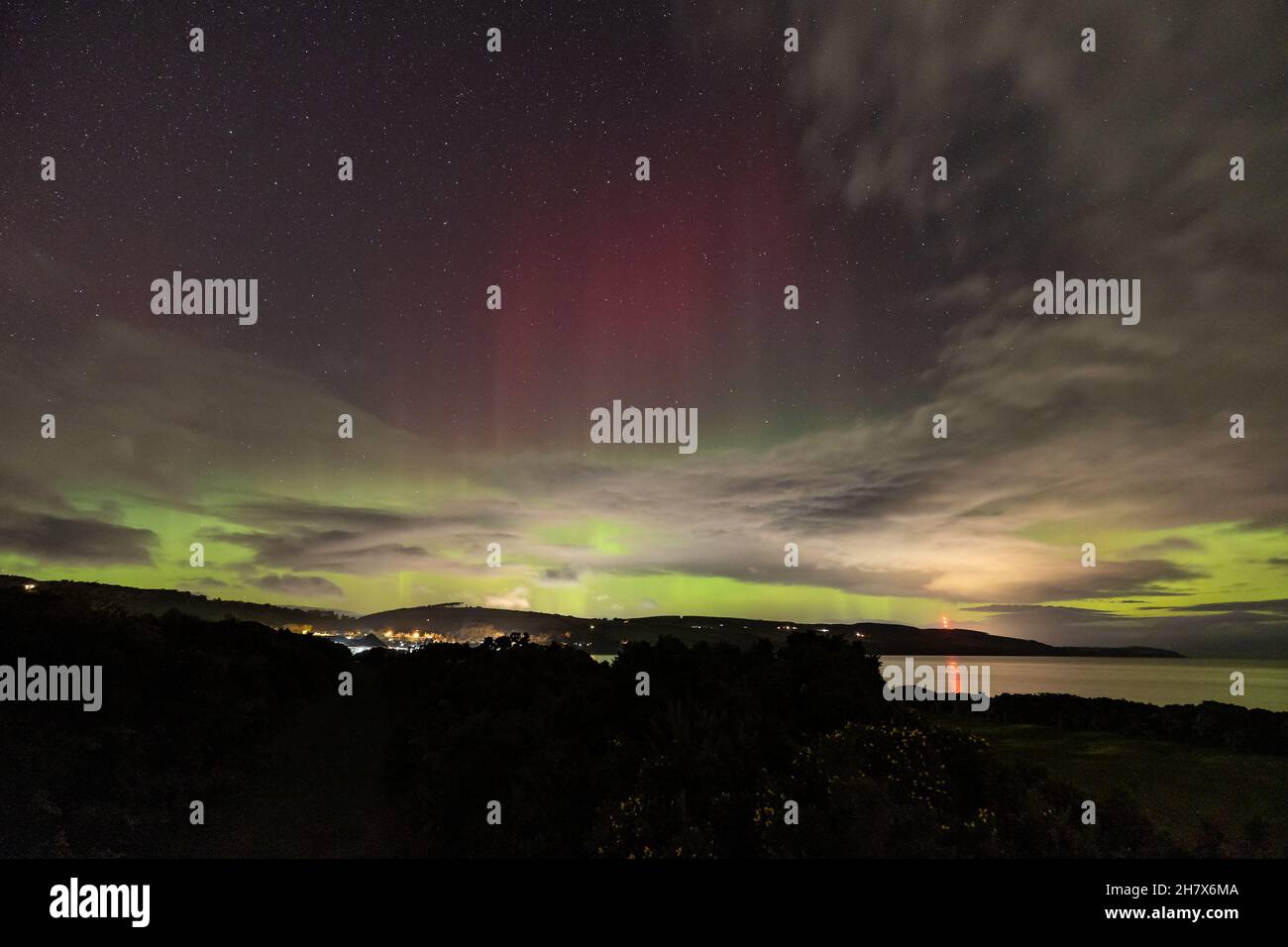 Aurora borealis (Northern Lights) in the skies over the Scottish ...