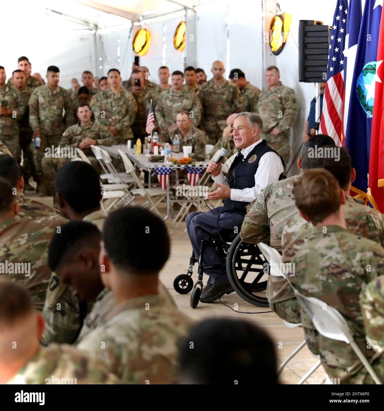 Texas governor greg abbott in border hi-res stock photography and ...