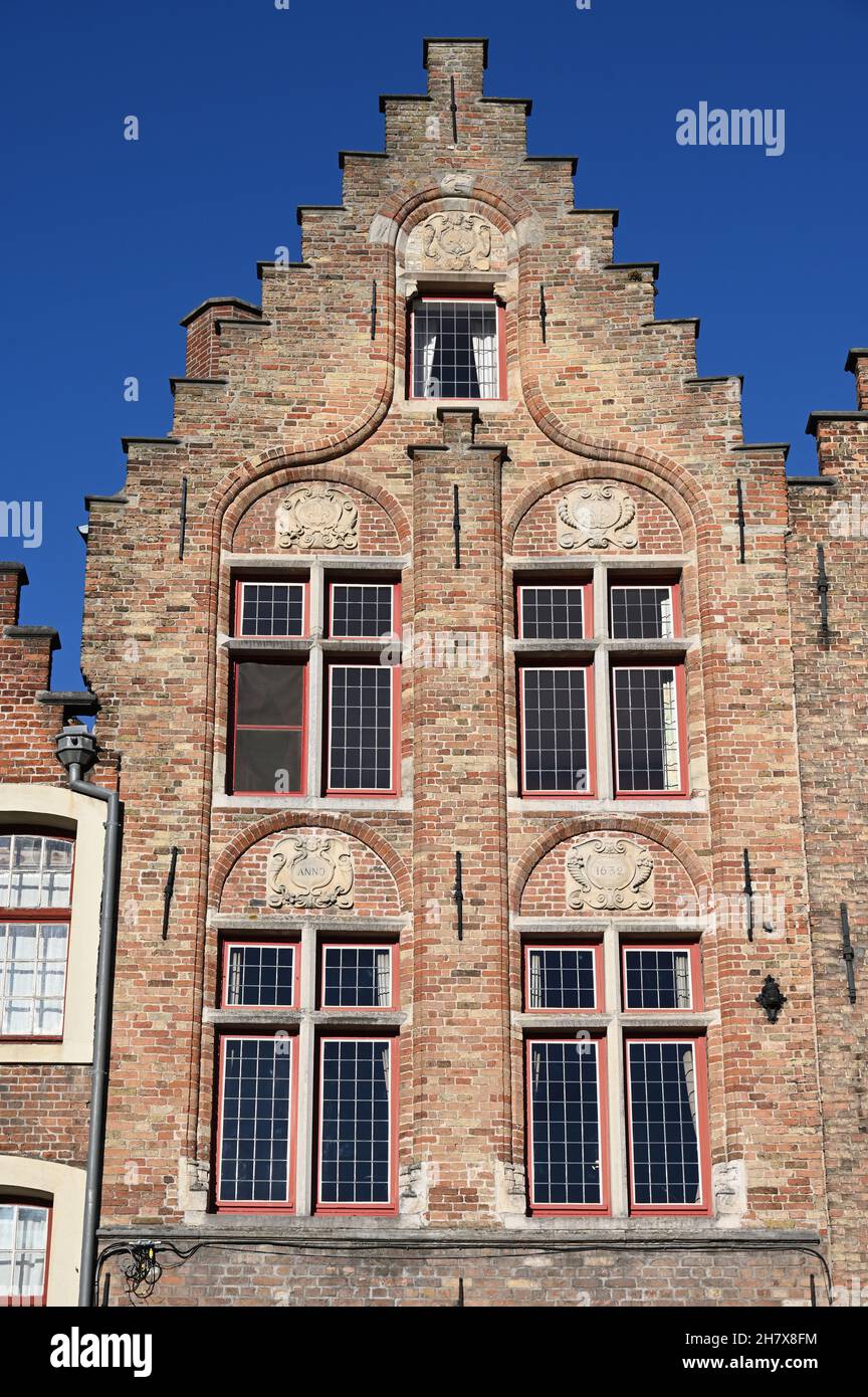 Medieval stepped gable in the old town of Bruges Stock Photo - Alamy