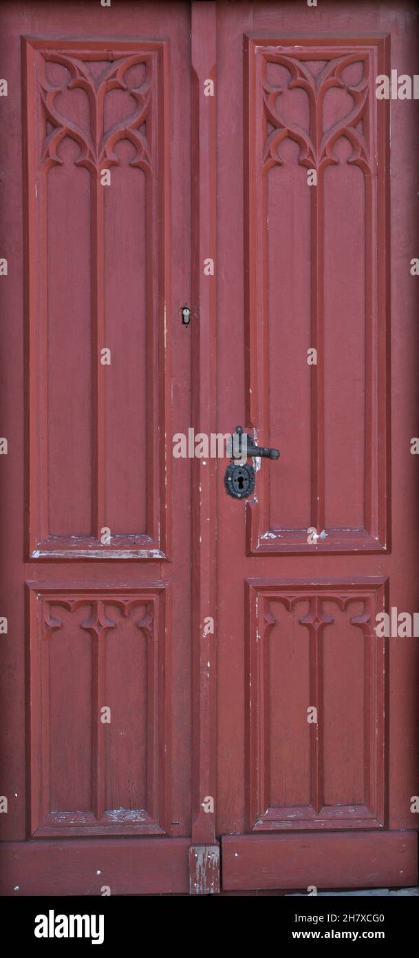 Old red wooden door texture Stock Photo - Alamy