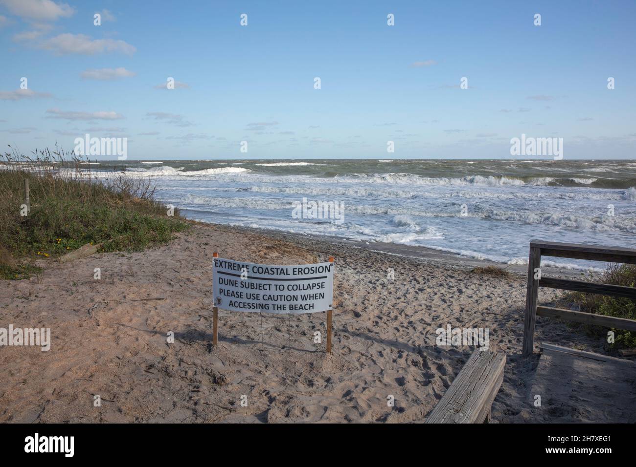 Erosion warning sign hi-res stock photography and images - Alamy