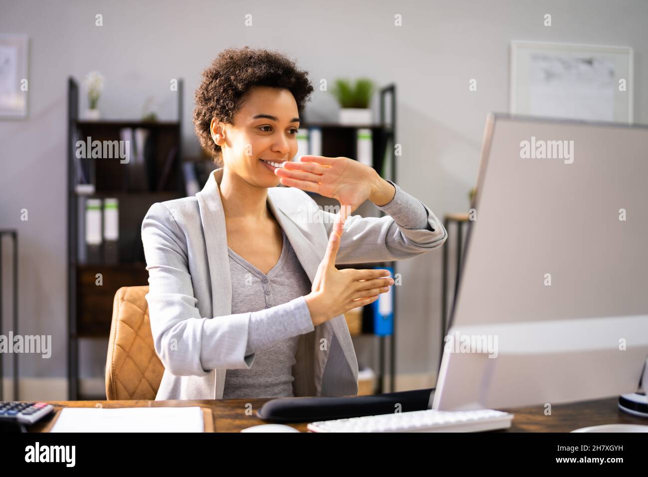 American sign language hi-res stock photography and images - Alamy